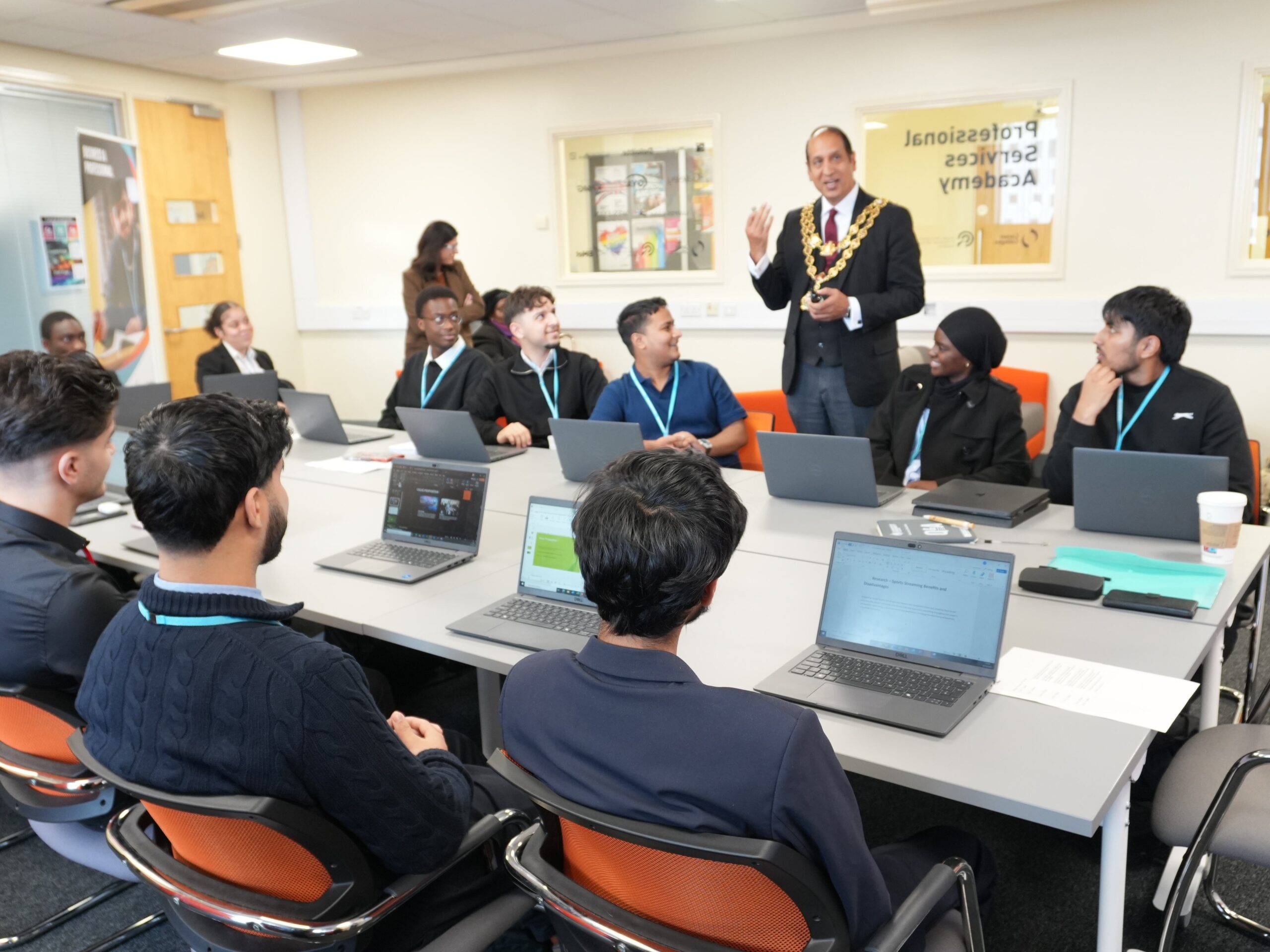 Lord Mayor inspires students on entrepreneurial project - BMet College